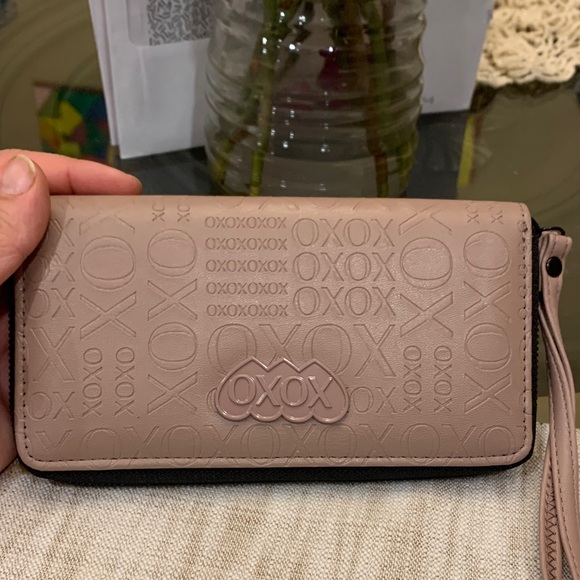 XOXO | Bags | Xoxo Embossed Beige Wristlet Wallet Nwot | Poshmark